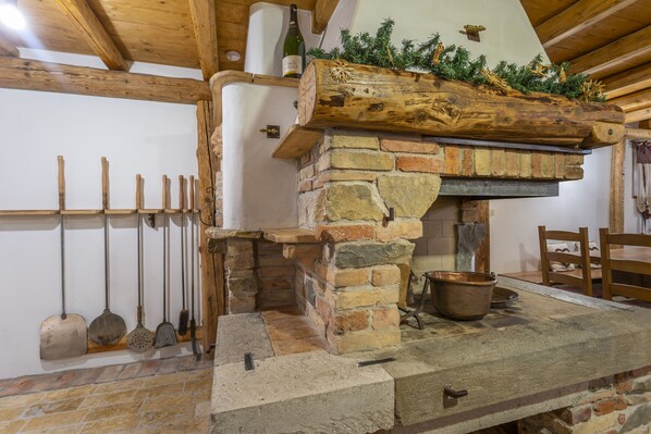 Estúdio | Kitchenette privada | Um frigorífico, uma placa de cozinha, uma máquina de café expresso 