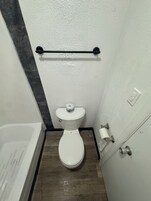 Quarto casal básico | Individualmente decorados, individualmente mobiliados, escrivaninha