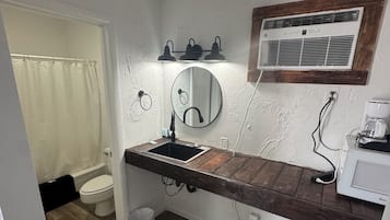 Quarto casal básico | Individualmente decorados, individualmente mobiliados, escrivaninha