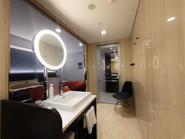 Quarto Twin Premium, não fumadores (with 2 Semi Double Beds) | Lavatório na casa de banho