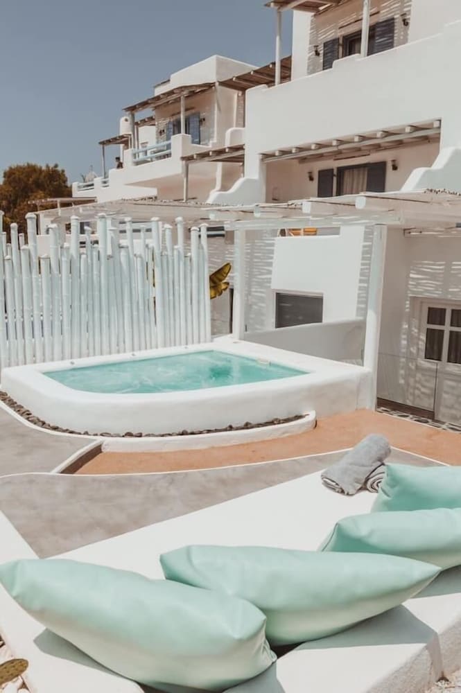 Annio Studios - Naxos