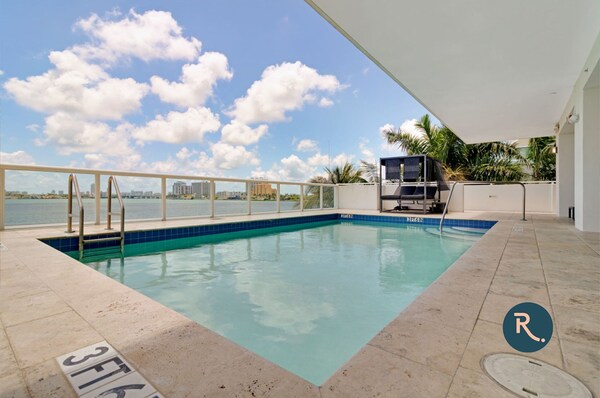 Roami At Adagio - Miami, FL