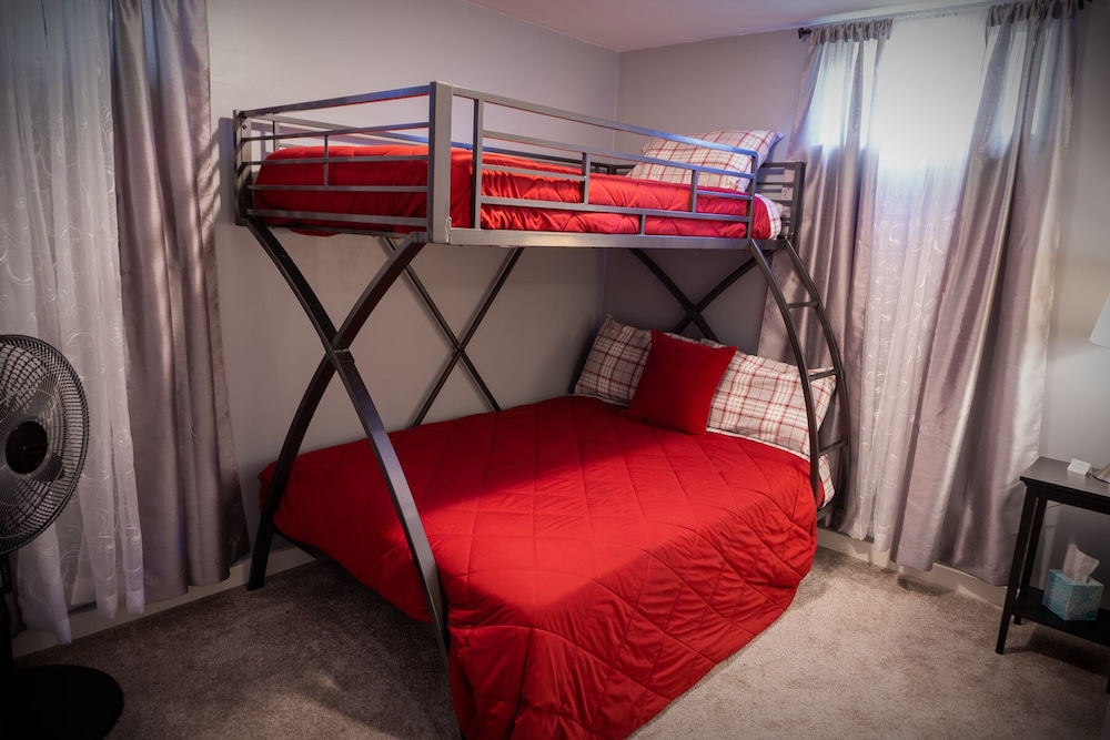 Spacious Guest Suite With Private Entrance, Hot Tub, 2 Bedrooms, 1 Bath - レイクウッド, CO