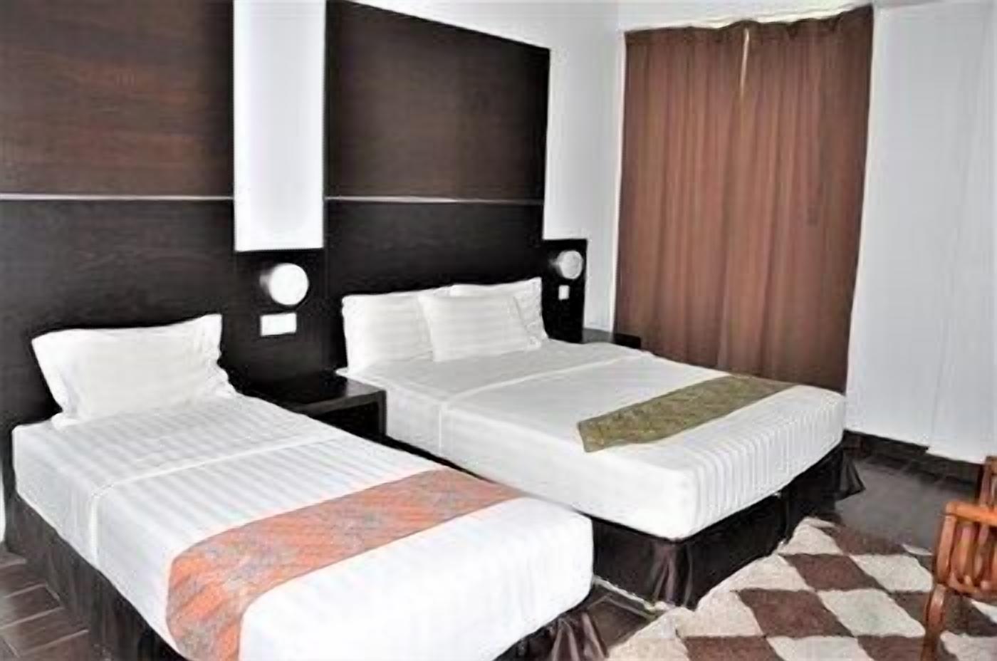 Secretária, camas desdobráveis, Wi-fi grátis 