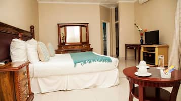 Quarto Executivo | Roupa de alta qualidade, minibar, secretária