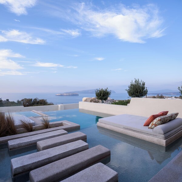 Potnia Theron Suites - Santorin