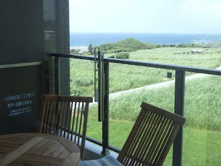 Condo | Vista da sacada. Longvacation Okinawa 307