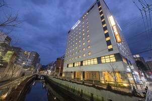 Fachada do alojamento (tarde/noite)