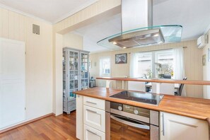 Apartamento | Cozinha privada | Geladeira, fogão, cooktop, lava-louças