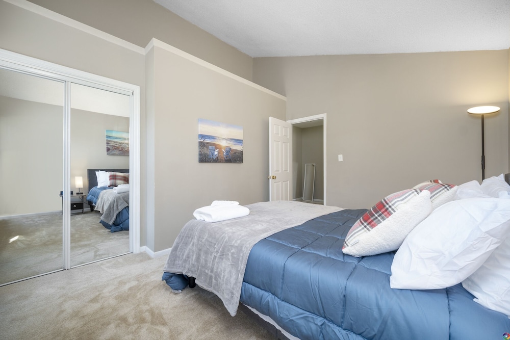 Barberton Beach House! Wifi + W / D + Oasis Limpio! - Virginia Beach, VA