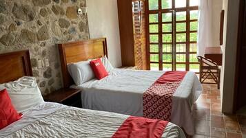 Quarto quádruplo | Wi-Fi de cortesia, roupa de cama