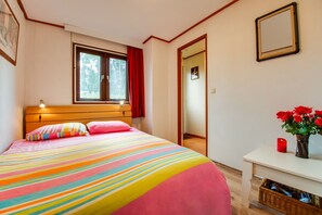 Chalé | 2 quartos, com mobília individualizada, ferro/tábua de engomar 