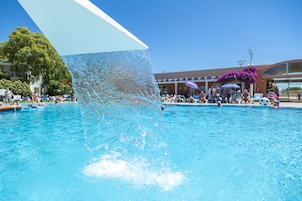 Piscina exterior, da(s) 10:00 à(s) 18:00, espreguiçadeiras