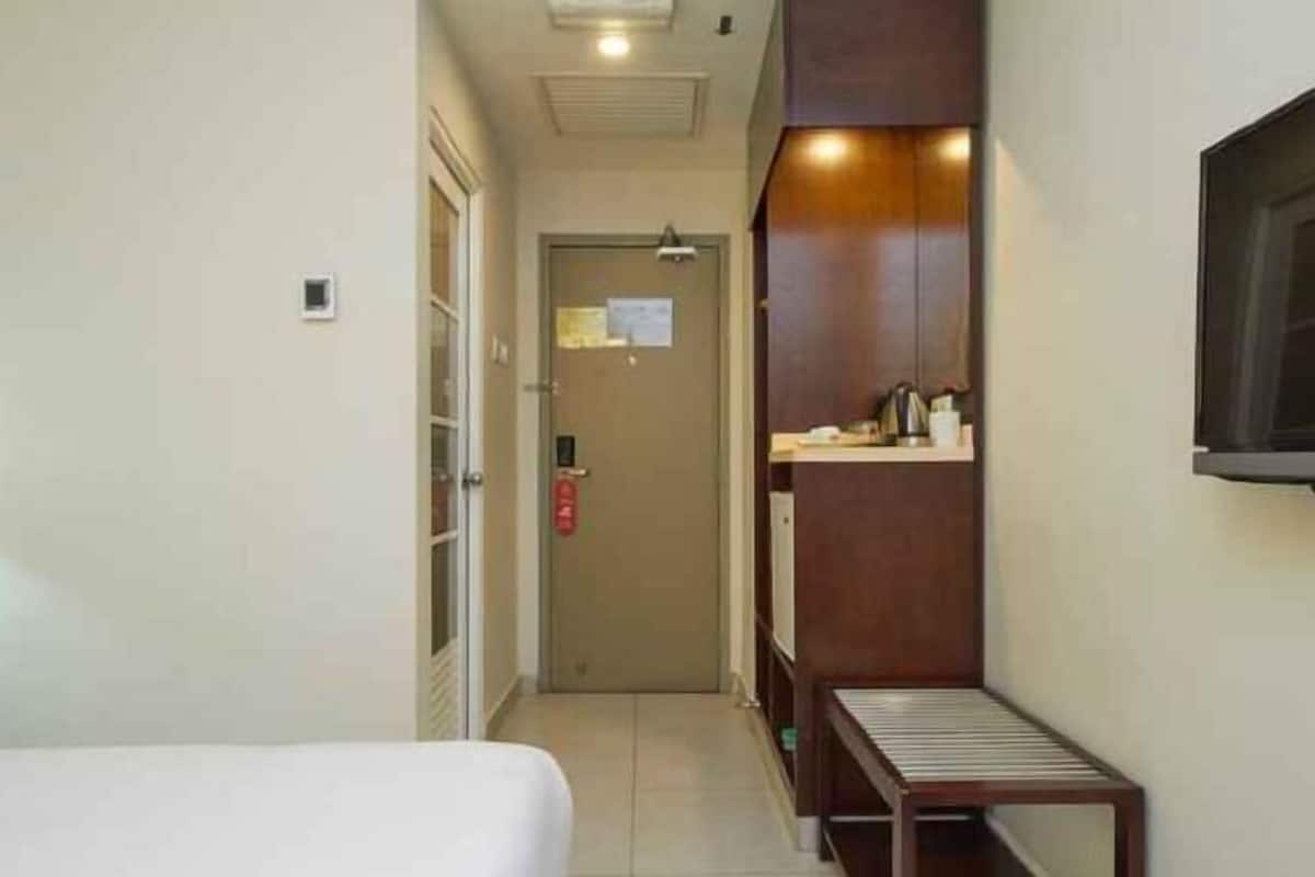 Secretária, ferro/tábua de engomar, Wi-fi grátis