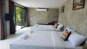 Quarto Familiar | Minibar, secretária, secretária adequada para computadores portáteis