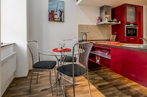 Apartamento Design, 1 cama queen-size | Refeições no quarto