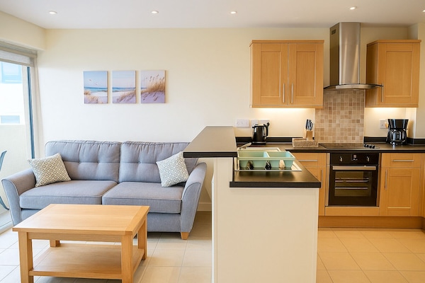 Westbeach Holiday Apartments - Devon