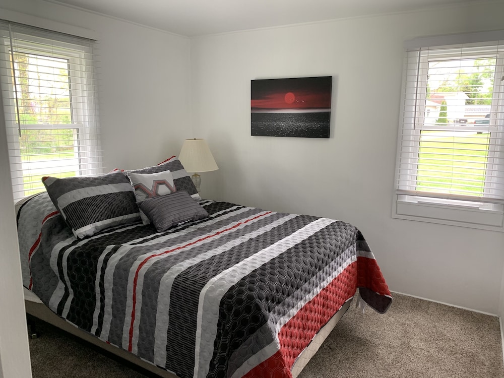 "Perfect Sunset" Waterfront Cottage Coldwater Mi Area. Nice All Sports Lake. - Coldwater, MI