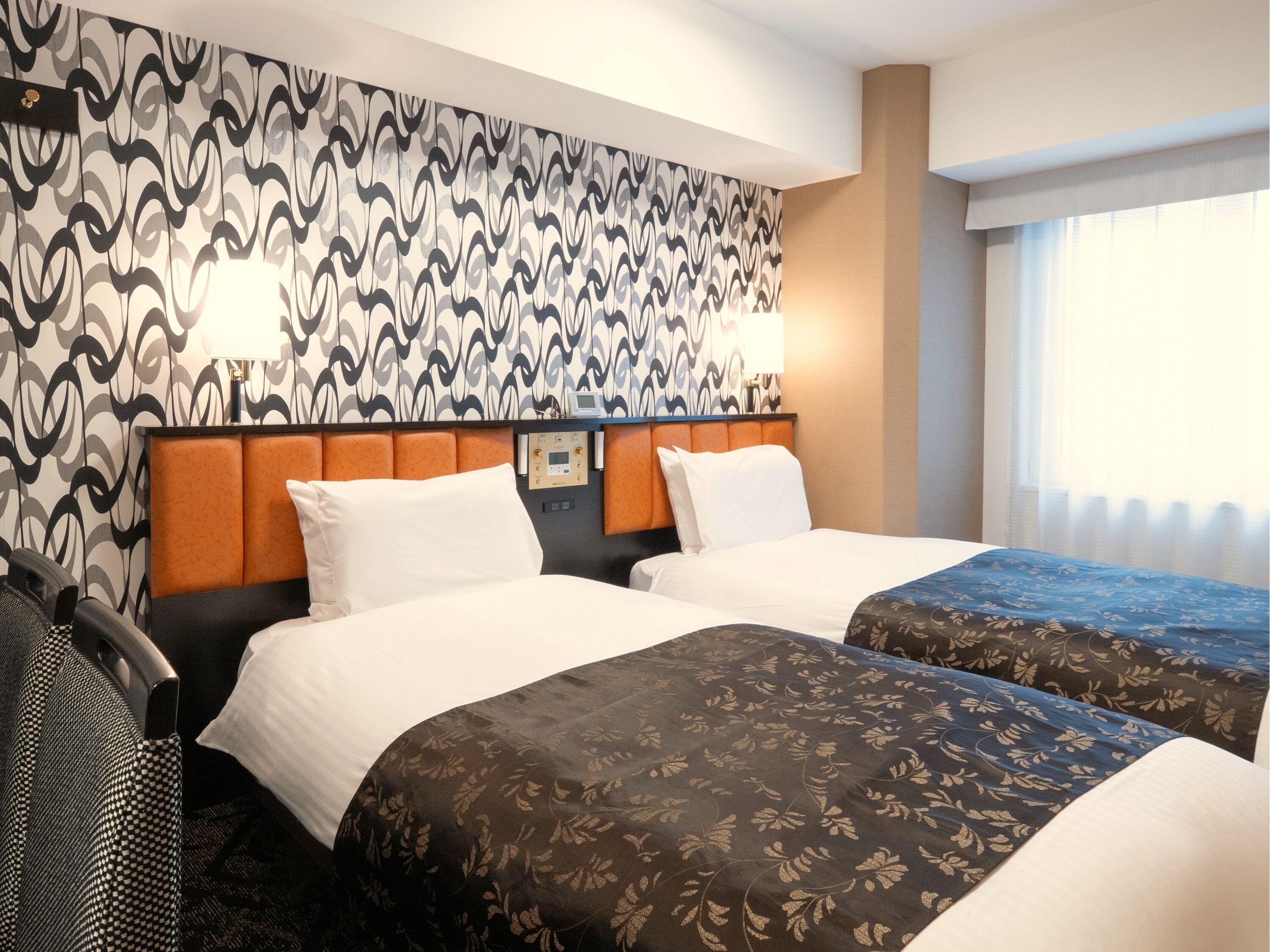 Quarto Twin Standard, não fumadores | Edredões de penas, secretária, Wi-fi grátis, roupa de cama fornecida 