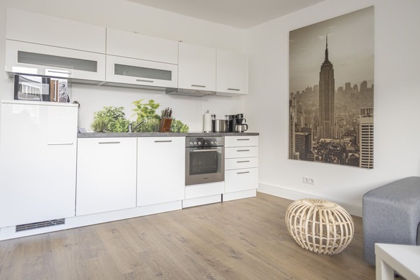 Apartamento família | Cozinha privada | Geladeira grande, micro-ondas, fogão, cooktop