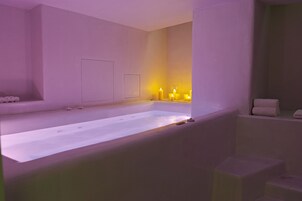 Sala(s) para tratamentos a casais, banho turco, tratamentos corporais 