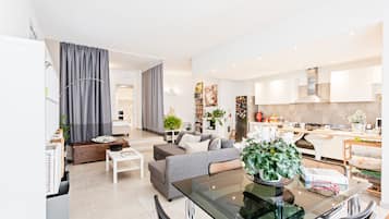 Apartamento, 1 quarto | Refeições no quarto