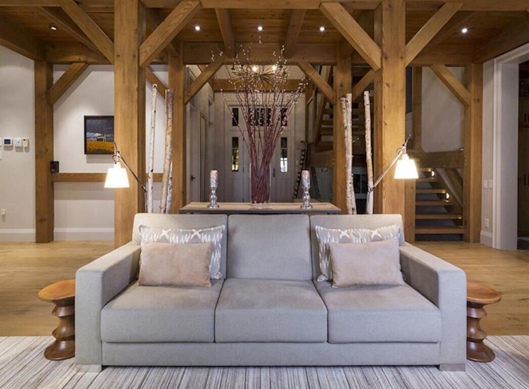 Stunning 6 Bed, 5 Bath Country Home With 2-acre Property! - Collingwood