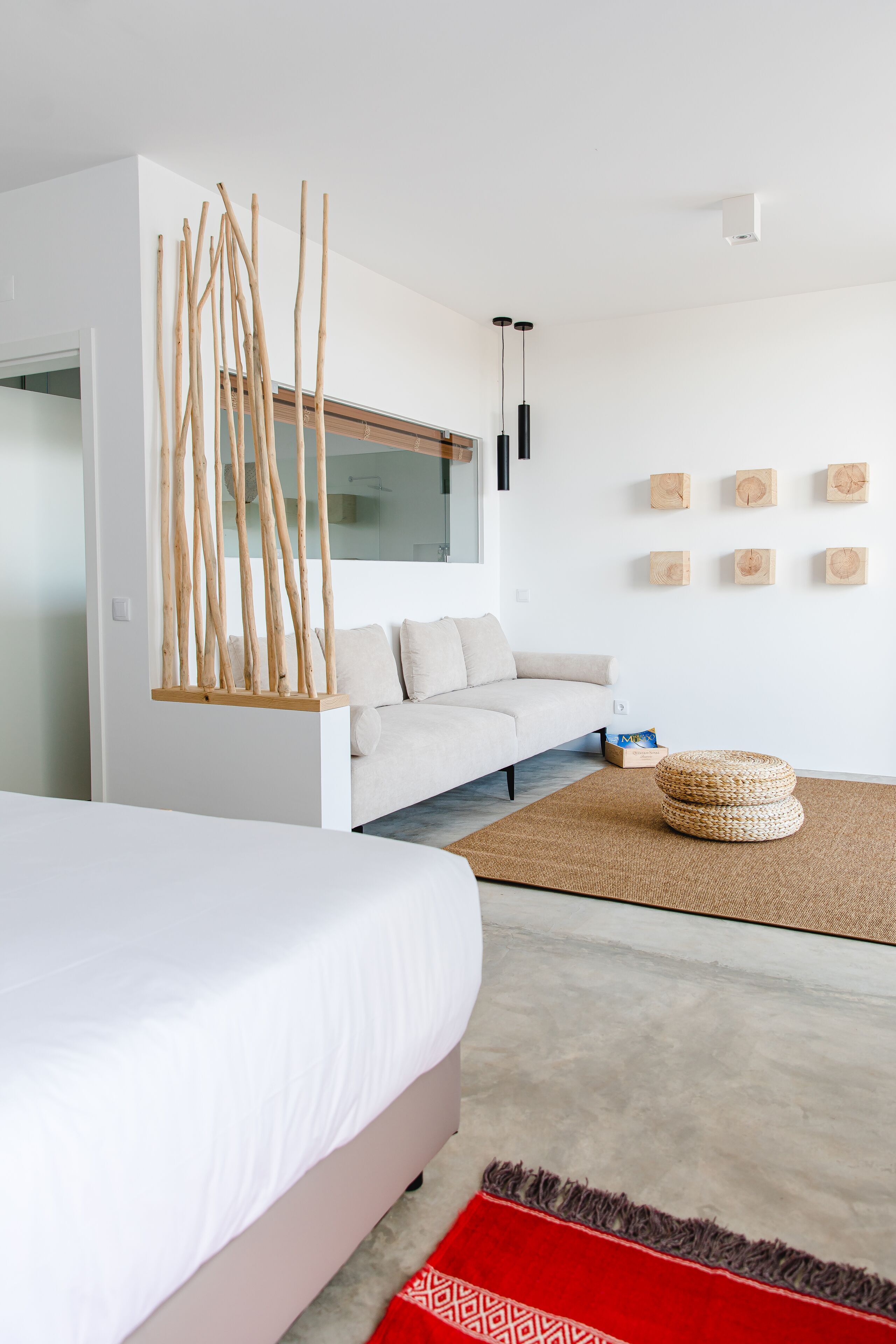 Roupa de alta qualidade, edredões de penas, minibar, cofre no quarto 