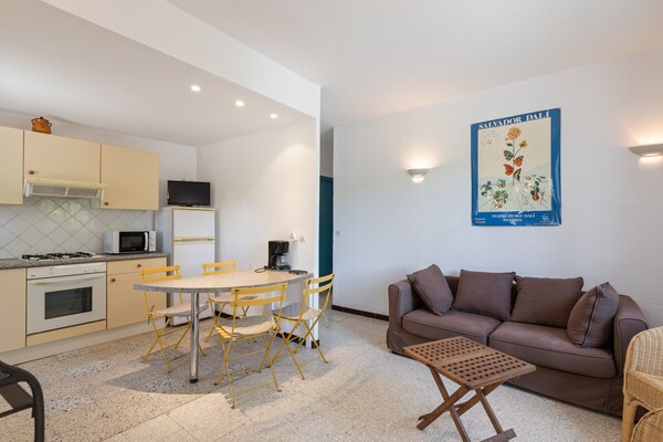 Flat In A Beautiful Building With Pool - Mèze