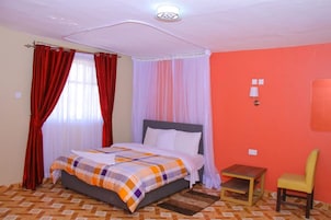 Quarto standard | Escrivaninha, Wi-Fi de cortesia, roupa de cama