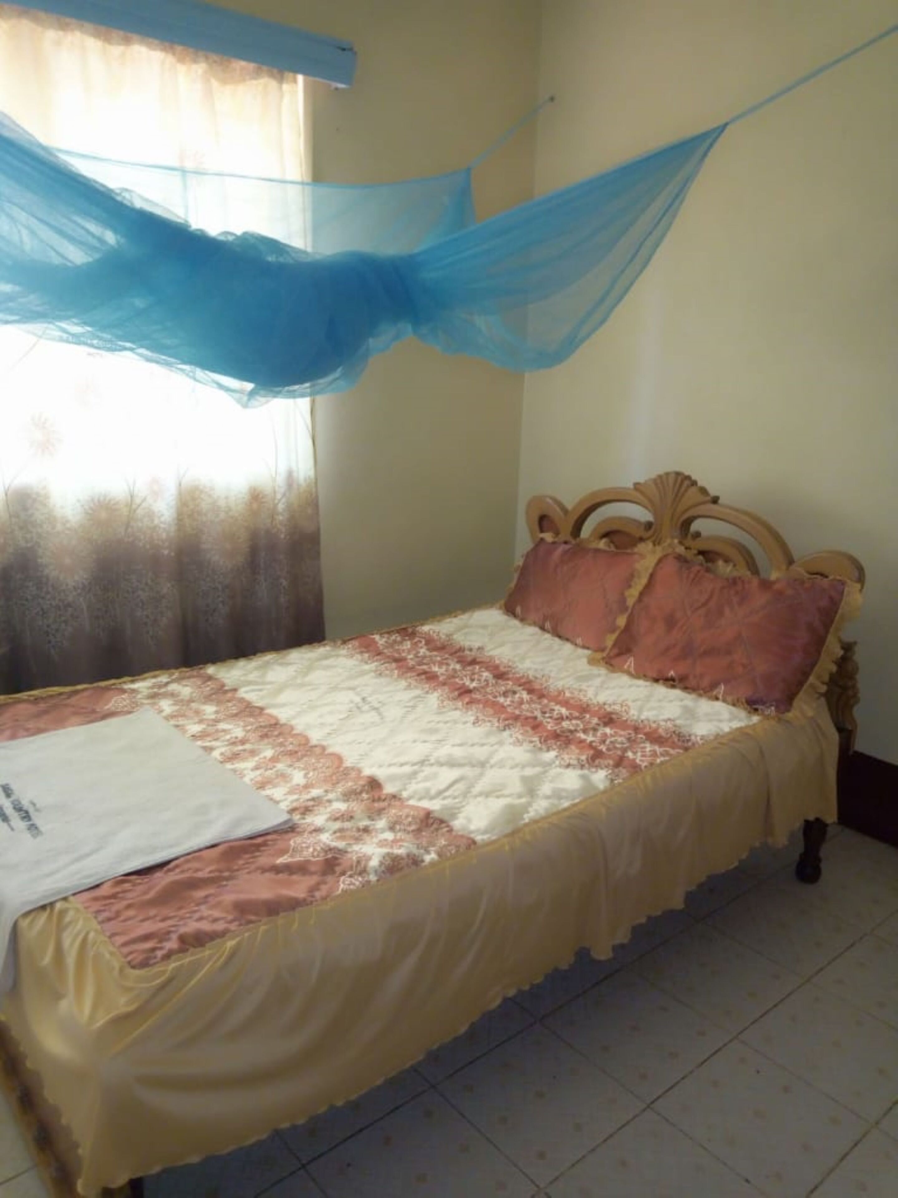 Secretária, Wi-fi grátis, roupa de cama fornecida 