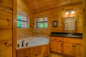Cabine, 3 quartos | Casa de banho | Um secador de cabelo, toalhas fornecidas 