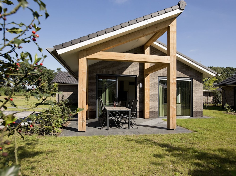 Attractive Bungalow With Covered Terrace Near Veluwe - Barneveld