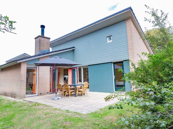 Restyled Holiday Home With Fireplace Near Beach - The Hague
