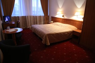 Quarto Duplo ou Twin Deluxe | Minibar, quartos insonorizados, Wi-fi grátis, roupa de cama fornecida