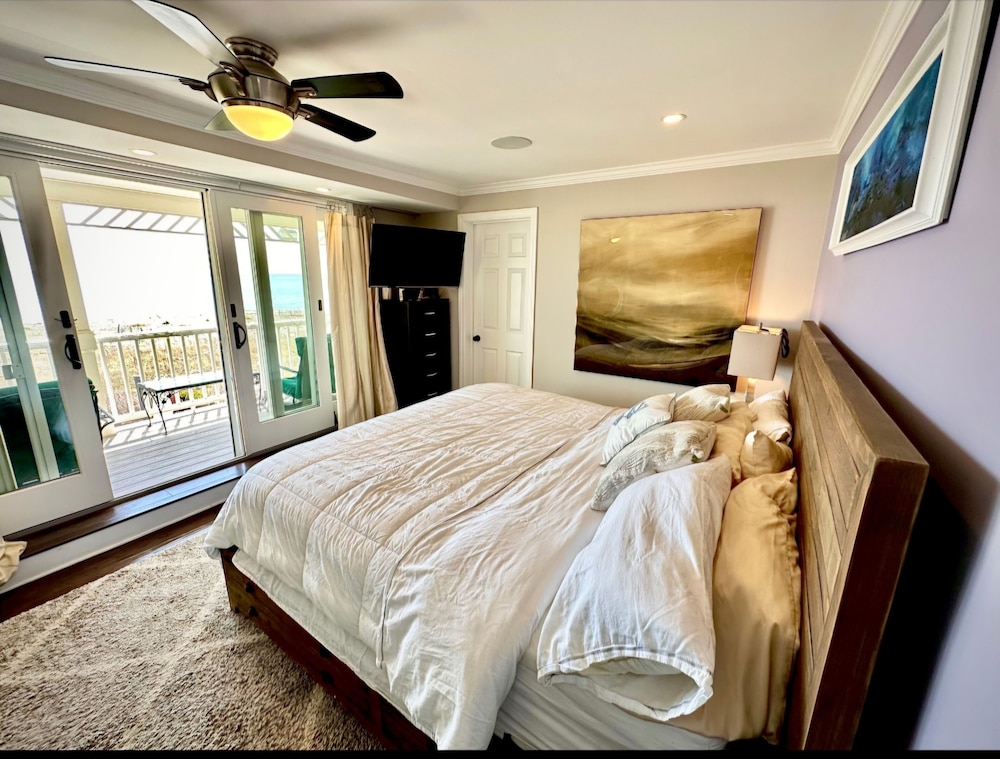 Beach House Home With Private Beach In Ct. - Stratford, CT