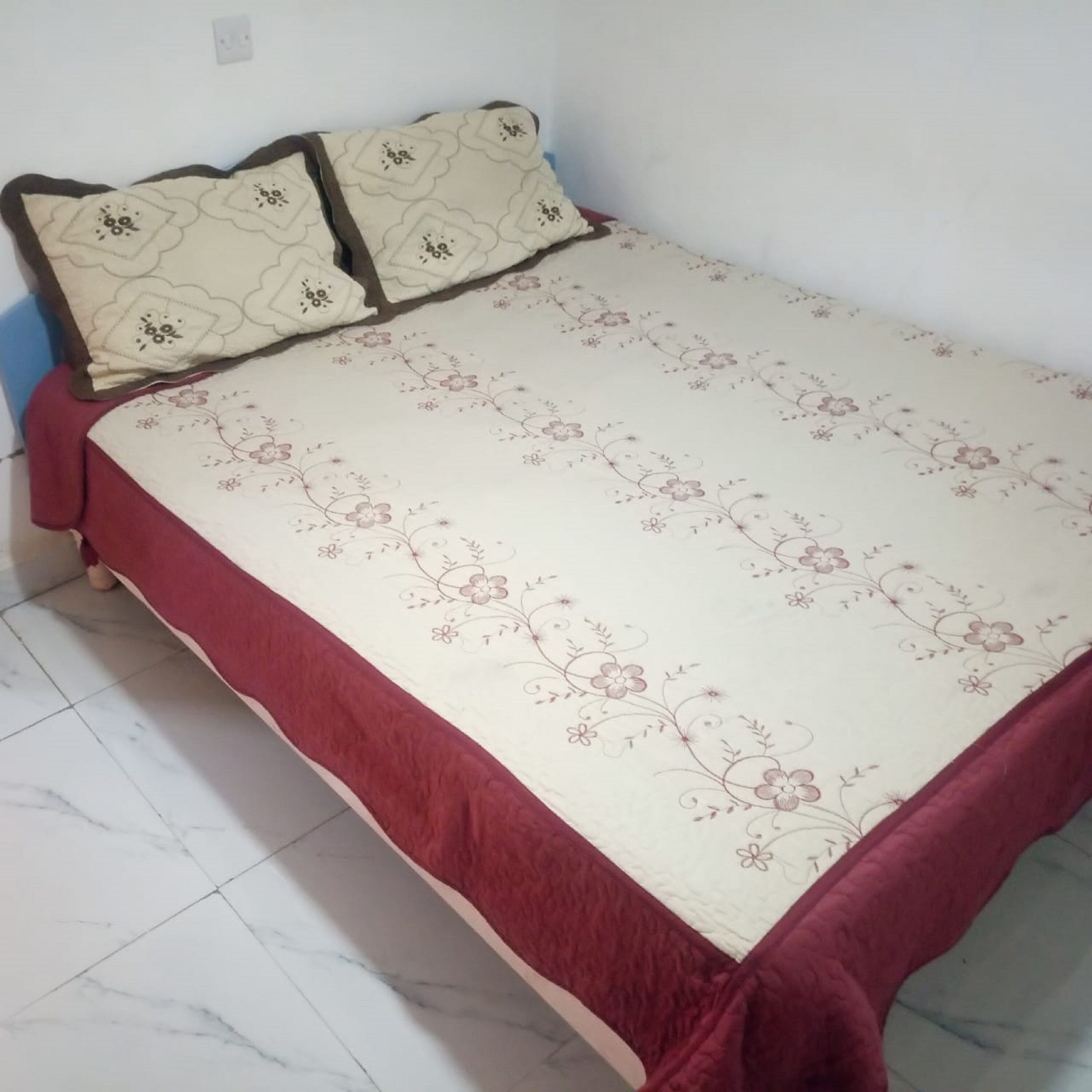 Quarto Duplo | Secretária, cortinas/cortinados opacos, Wi-fi grátis 