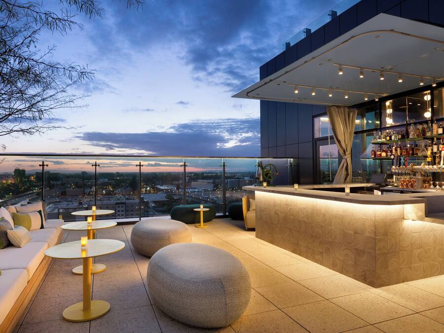 2 restaurantes, pequenos-almoços servidos, cozinha espanhola