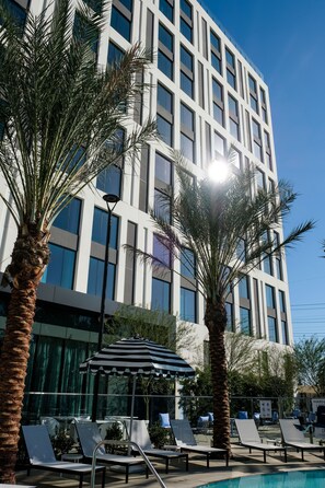 The Viv Hotel, Anaheim, a Tribute Portfolio Hotel Reviews, Deals ...