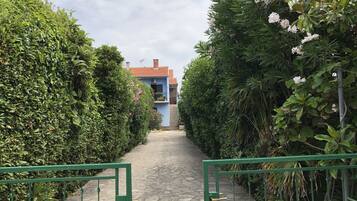 Apartamento, 1 quarto, para fumantes, piscina particular | Fachada