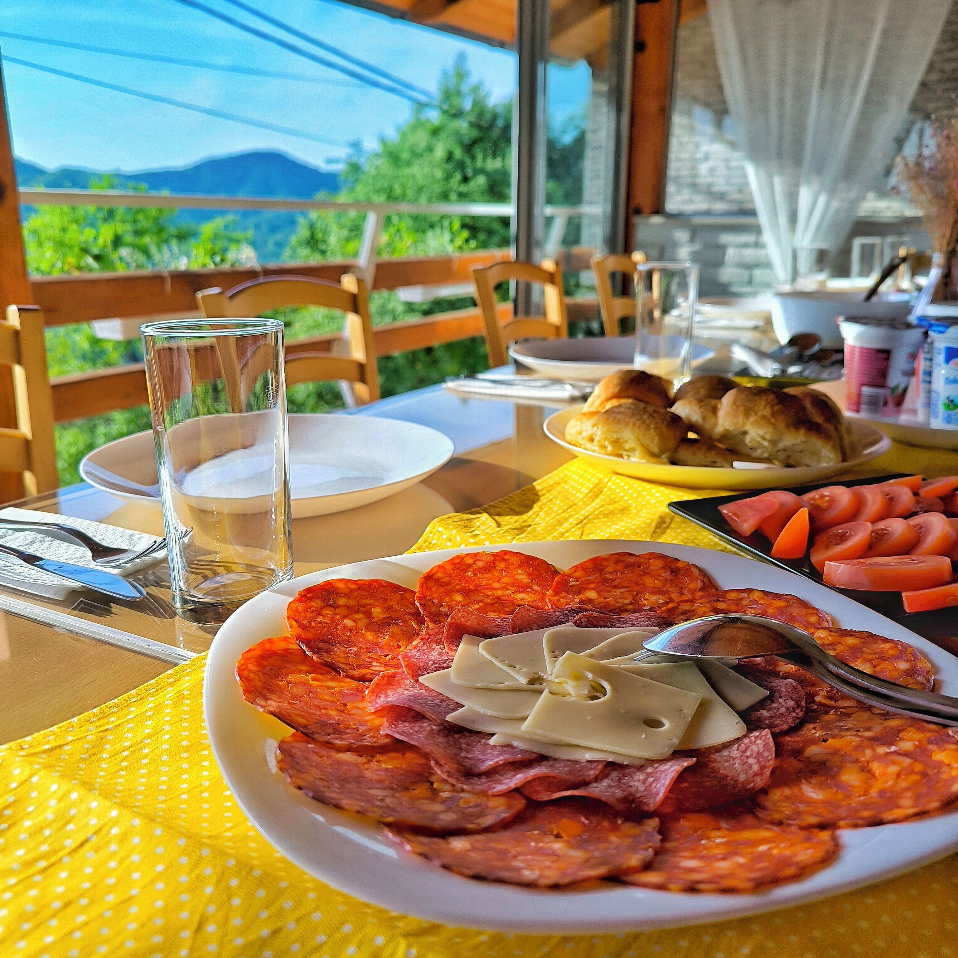 Apartamento, 4 quartos, varanda, vista para o jardim | Restaurantes