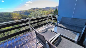 Apartamento, 4 quartos, varanda, vista para o jardim | Varanda