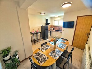 Apartamento, 4 quartos, varanda, vista para o jardim | Sala de jantar