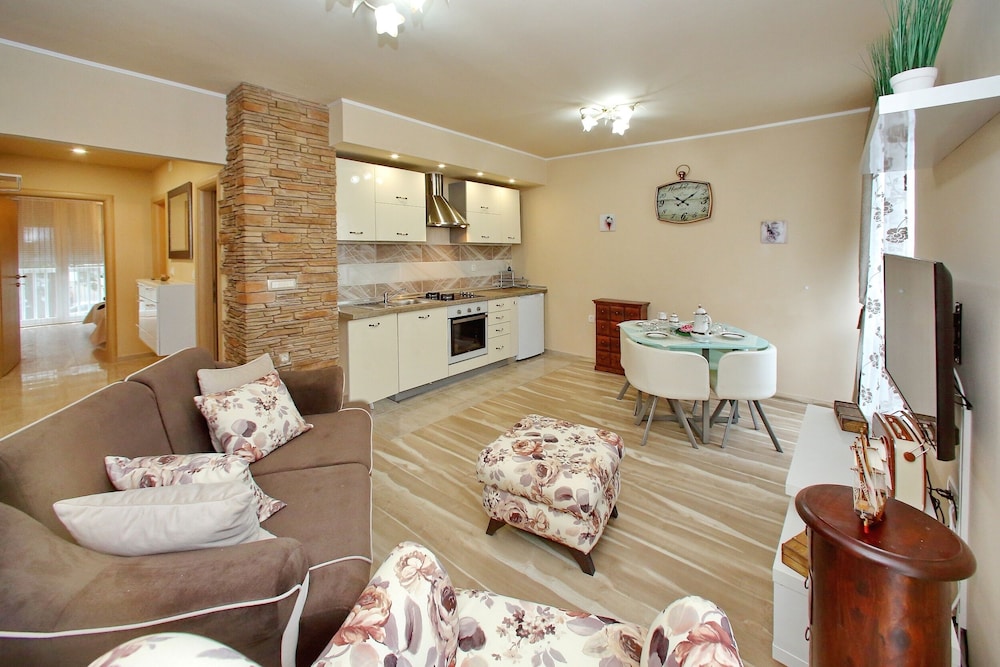 Few Steps From The Center - New And Modern Apartment For 4 Persons - Zadar
