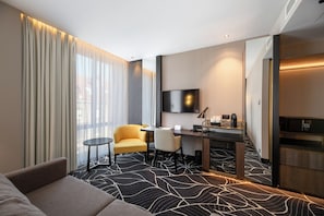 Quarto luxo, 1 cama de casal | Frigobar, cofres nos quartos, escrivaninha