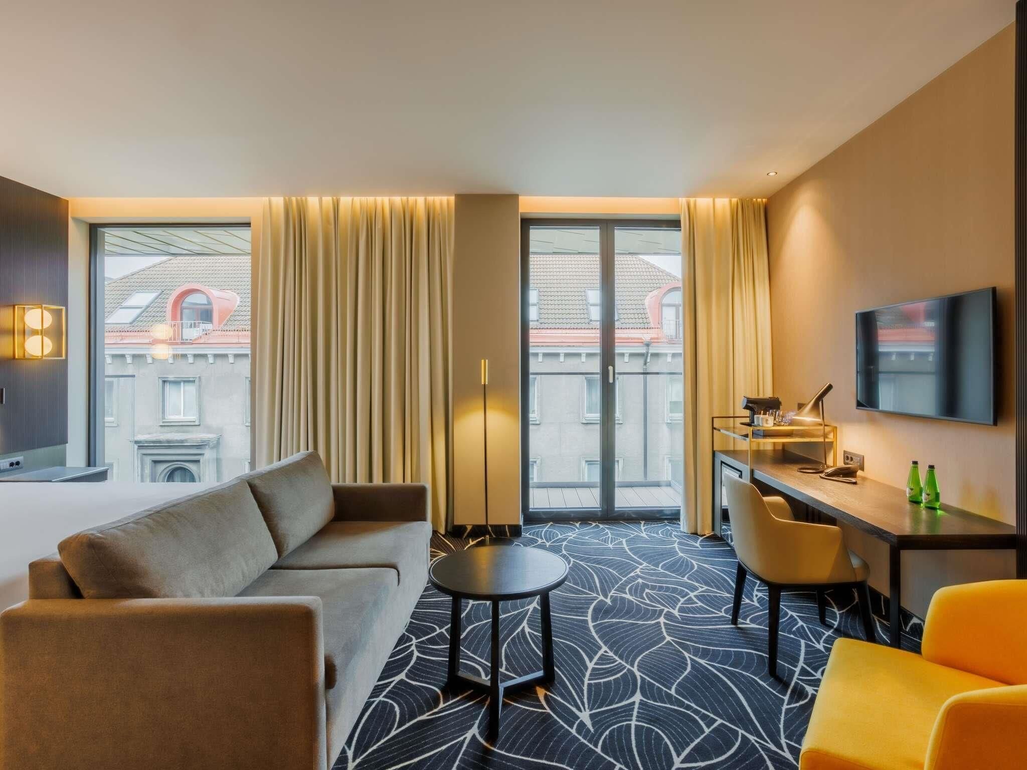 Quarto casal luxo, 1 cama King e sofá-cama | Roupas de cama premium, frigobar, cofres nos quartos, escrivaninha