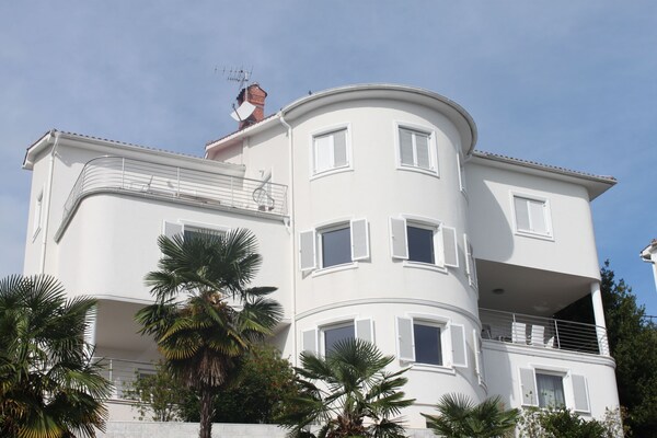 Luxury Apartment In Opatija For 8 People With Pool And Silk Bedding - Opatija