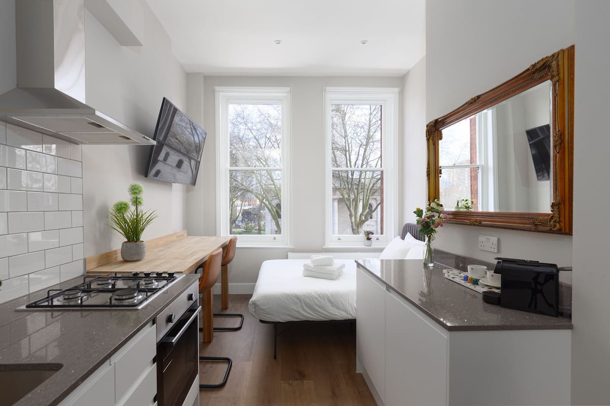 Apartamento, 1 quarto (1BA) | Cozinha privada | Um frigorífico, um micro-ondas, um forno, uma placa de cozinha