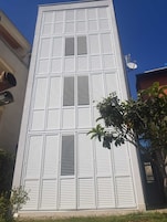 Estúdio, varanda, vista para o jardim | Exterior