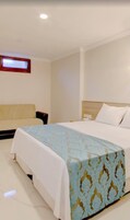 Quarto casal econômico, sem janelas | Roupas de cama premium, frigobar, Wi-Fi de cortesia